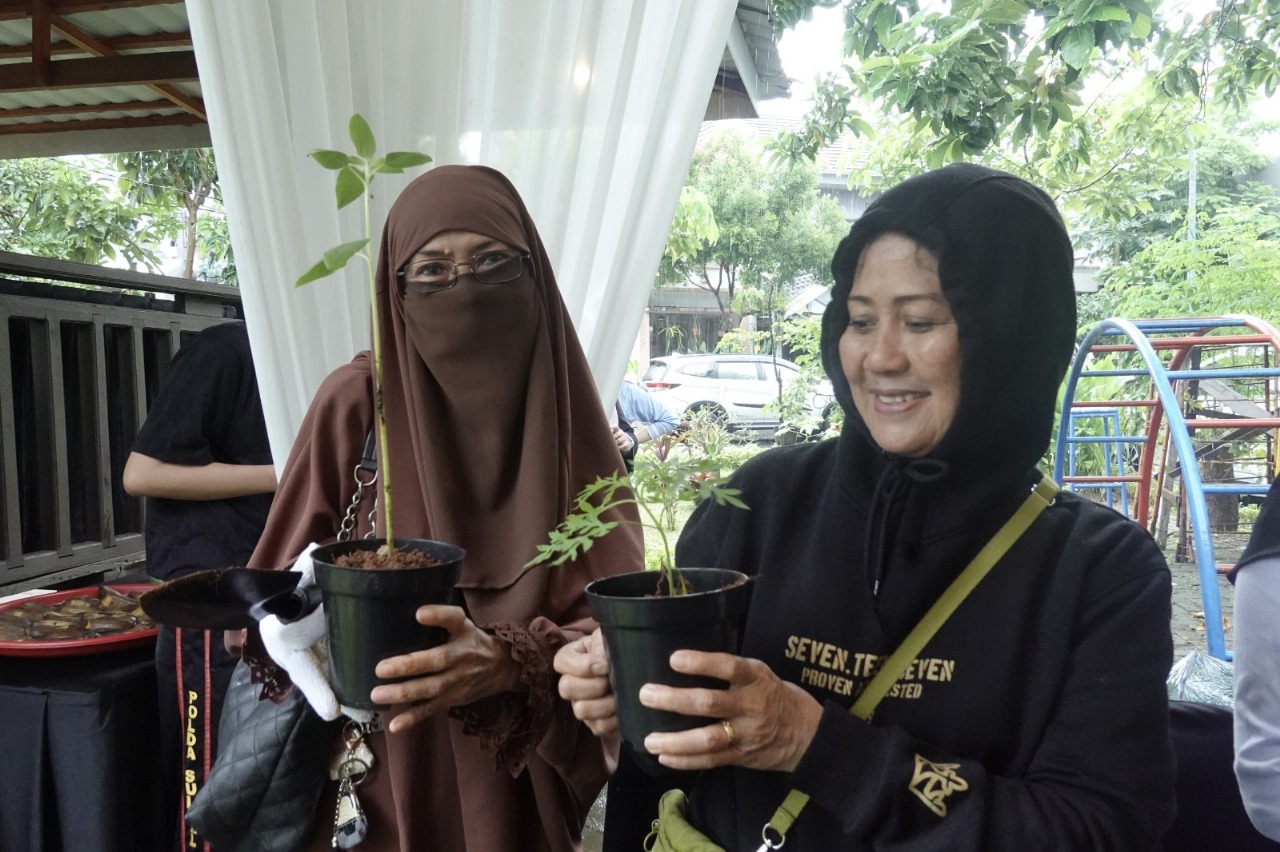 Bukit Baruga & Artani Berikan Edukasi Basic Gardening - Berandanews.net ...